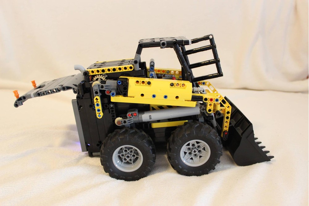 LEGO MOC Skid steer loader by Omanb571 | Rebrickable - Build with LEGO