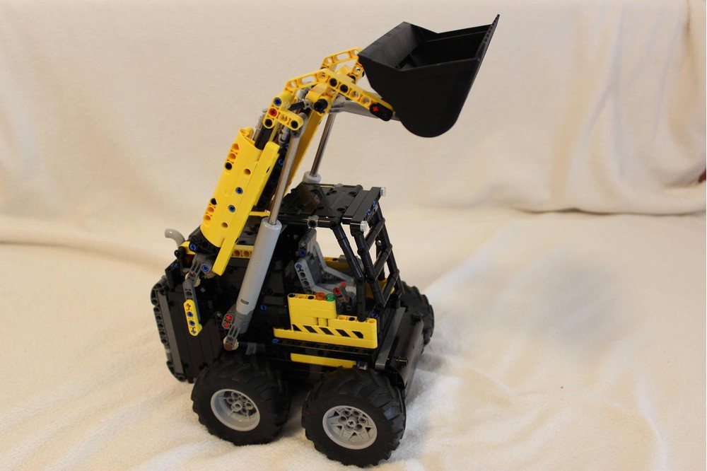 LEGO MOC Skid steer loader by Omanb571 | Rebrickable - Build with LEGO