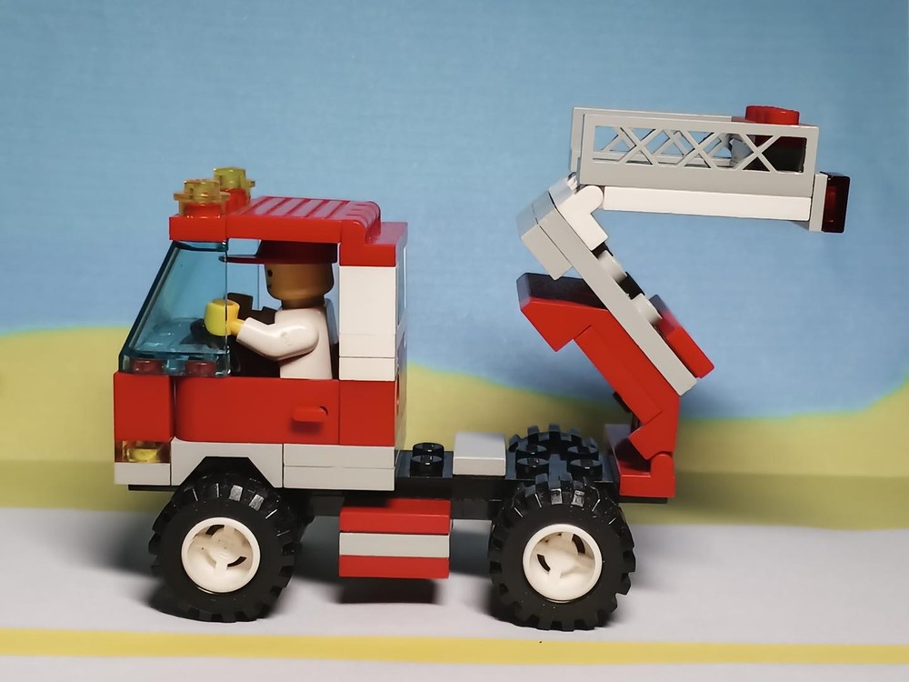 LEGO MOC 6668 ladder truck by Ziqing | Rebrickable - Build with LEGO