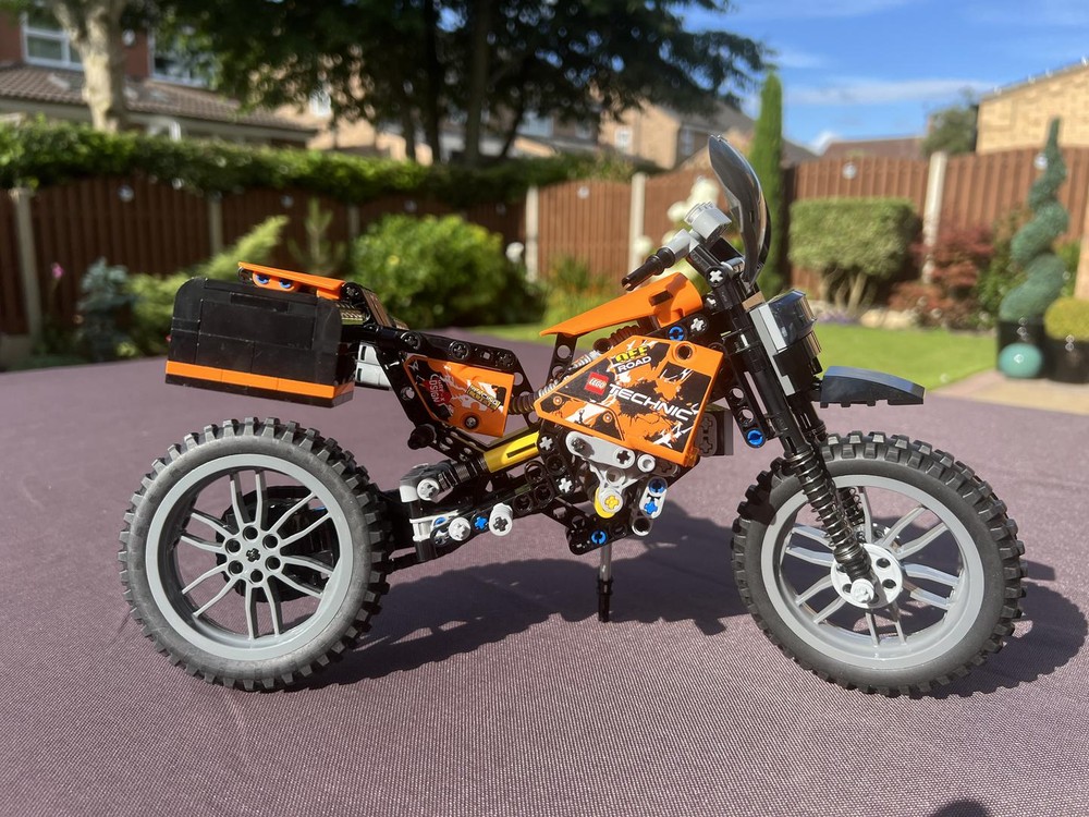 LEGO MOC Travel Enduro Motorcycle by s90sml | Rebrickable - Build with LEGO