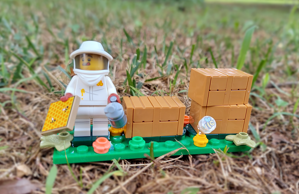 LEGO MOC Beekeeper Vignette by Muse of Fire | Rebrickable - Build with LEGO