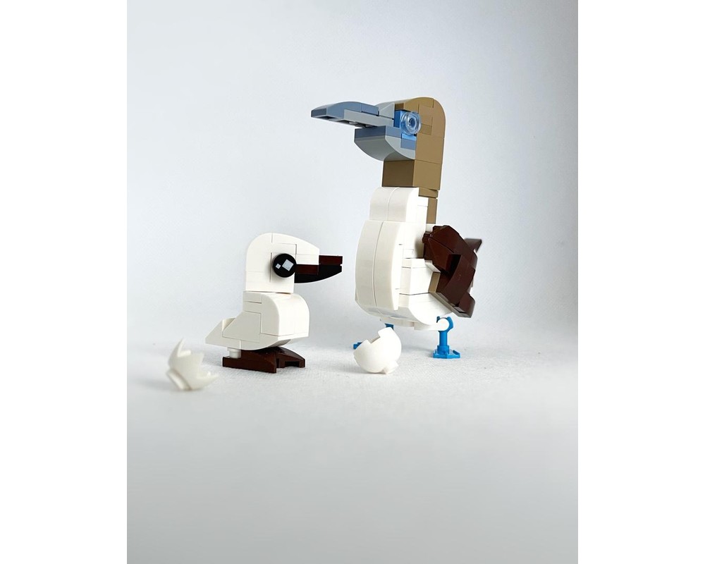 LEGO MOC Blue-footed booby with flea (sula nebouxii) by DiegoFontana ...
