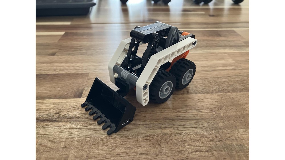 LEGO MOC Bobcat S66 Skid Steer and T66 Tracked Loader (8418 Mod) by Yap018 | Rebrickable - Build ...