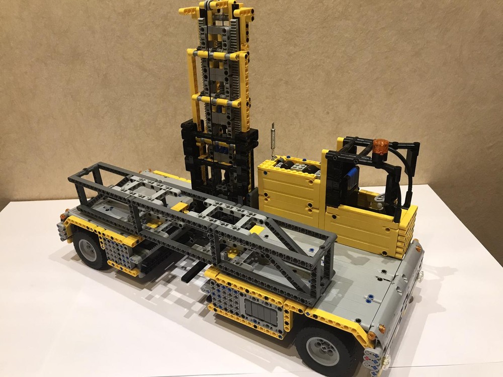 LEGO MOC Sideloader Forklift by Hinnerk | Rebrickable - Build with LEGO