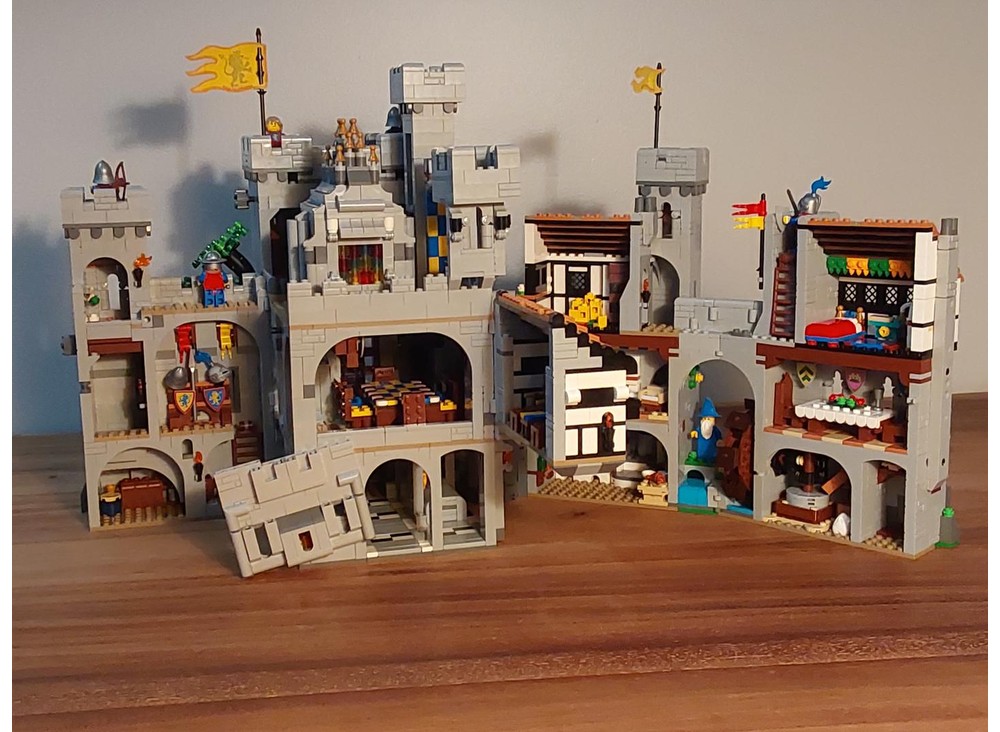 LEGO MOC Lion Knight's Castle Keep by cfricke | Rebrickable - Build ...
