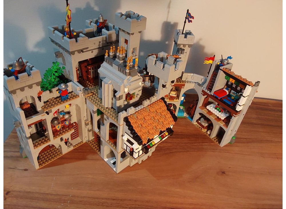 LEGO MOC Lion Knight's Castle Keep by cfricke | Rebrickable - Build ...