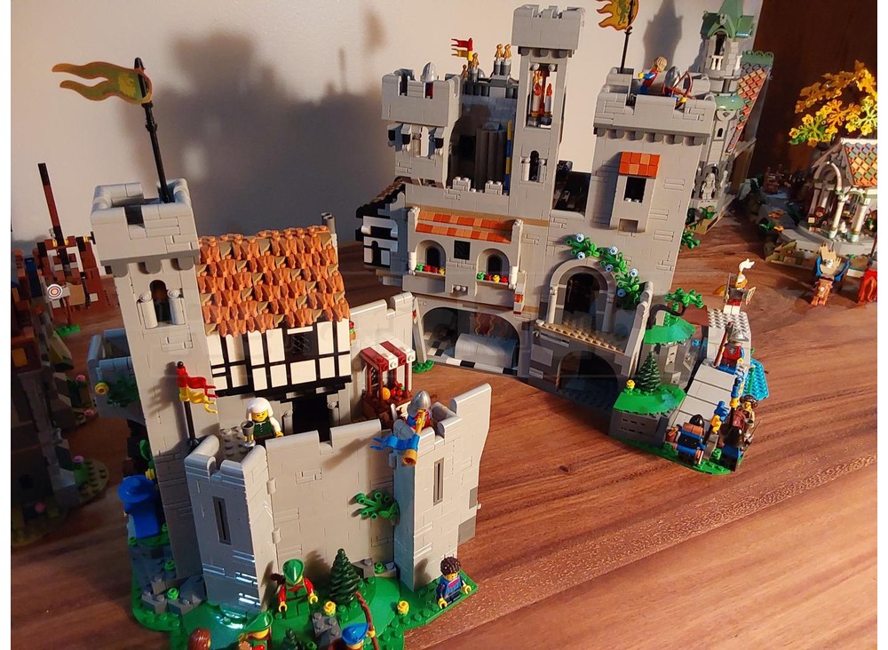 LEGO MOC Lion Knight's Castle Keep by cfricke | Rebrickable - Build ...