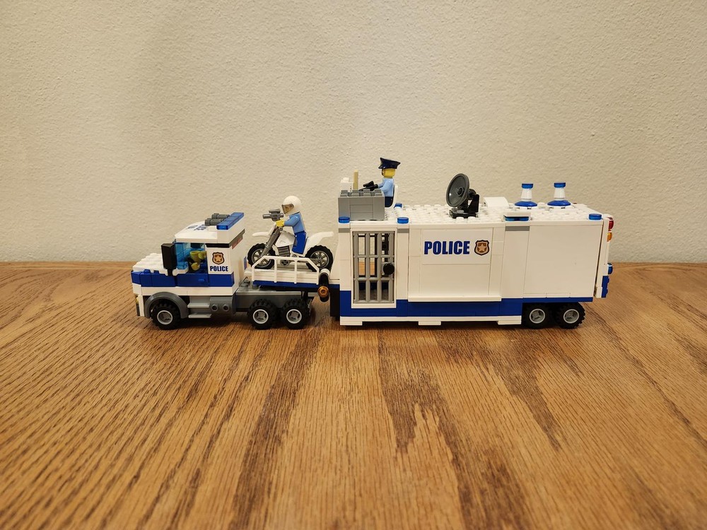 LEGO MOC Mobile Command Center Upgrade by Mewthree2442 | Rebrickable ...