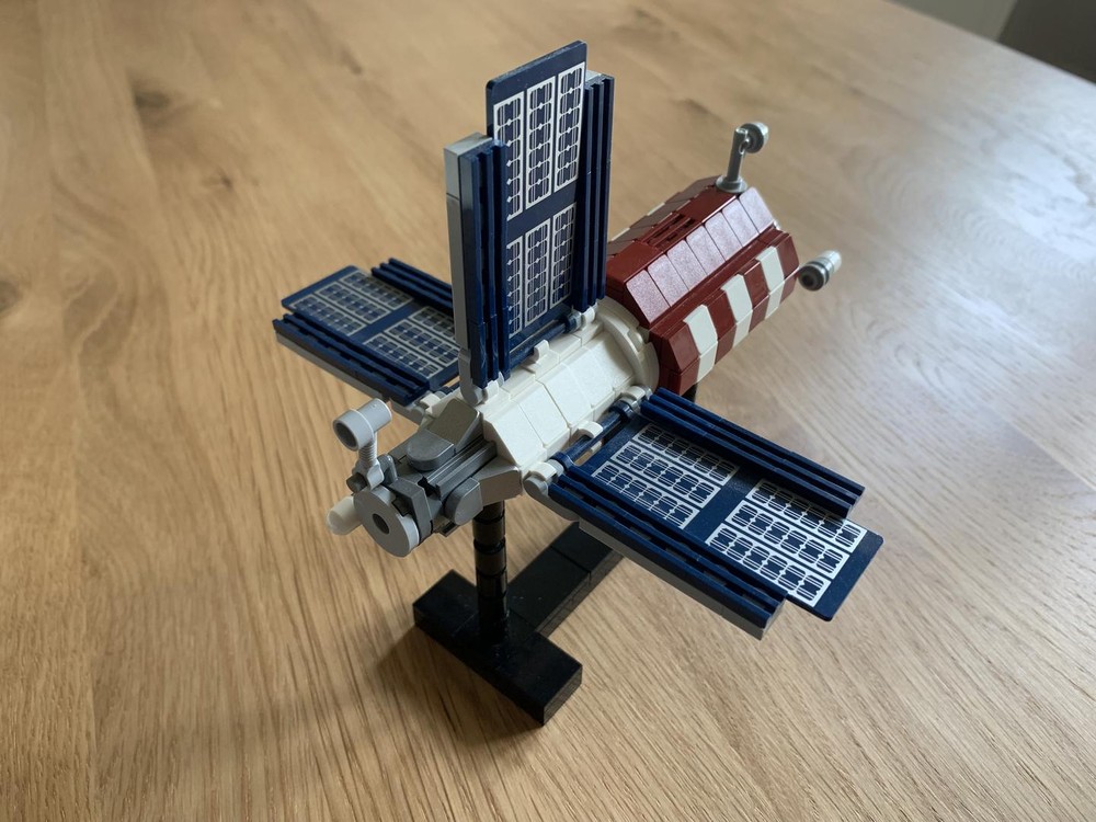 LEGO MOC Salyut 7 – 1:110 by JonHull | Rebrickable - Build with LEGO