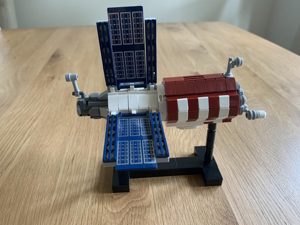 LEGO MOC Salyut 7 – 1:110 by JonHull | Rebrickable - Build with LEGO