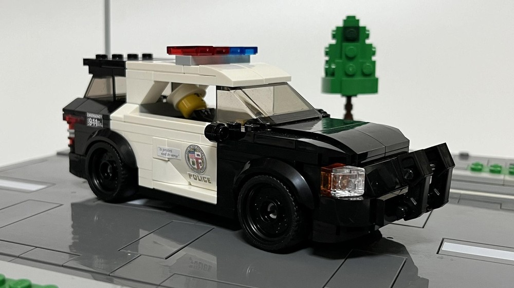 LEGO MOC Ford Explorer LAPD police car 6 stud by ZealotLego ...