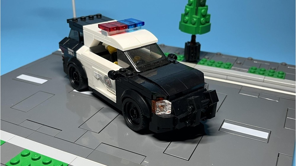 LEGO MOC Ford Explorer LAPD police car 6 stud by ZealotLego ...
