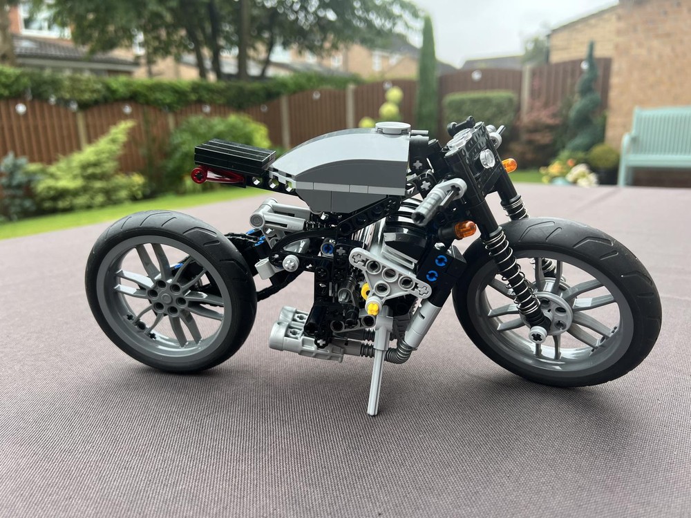LEGO MOC Cafe Racer by s90sml | Rebrickable - Build with LEGO