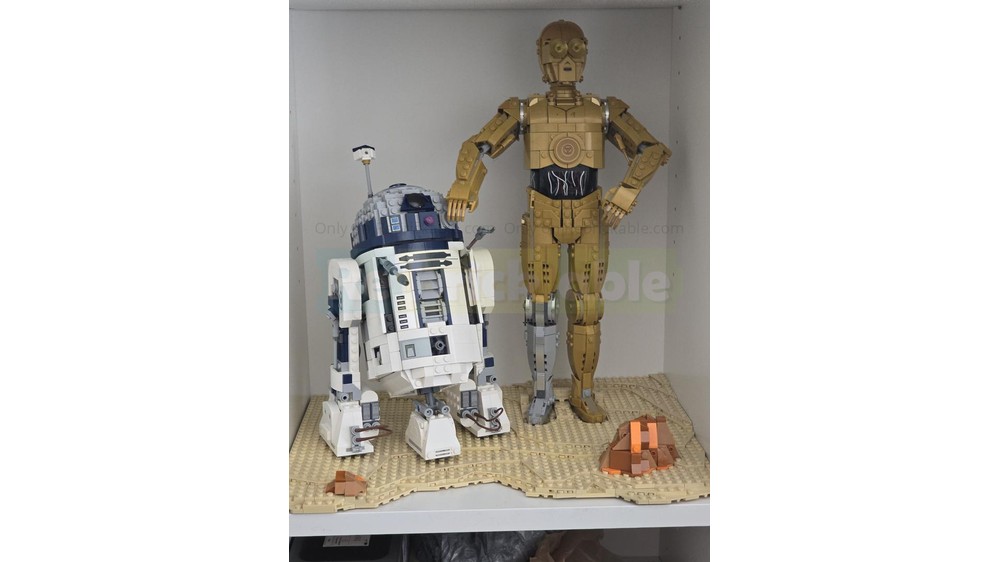 LEGO MOC Custom R2-D2 (75379) and C-3PO (75398) Stand by NinthIslandRC | Rebrickable - Build ...