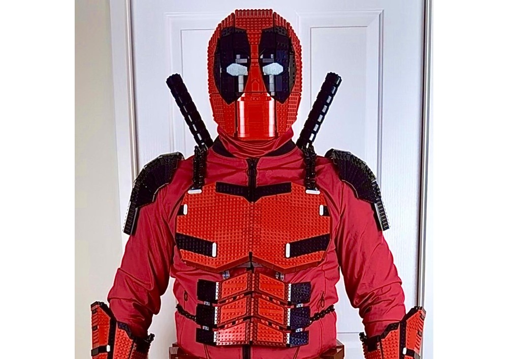 LEGO MOC Wearable Deadpool Mask by built_bricks | Rebrickable - Build ...