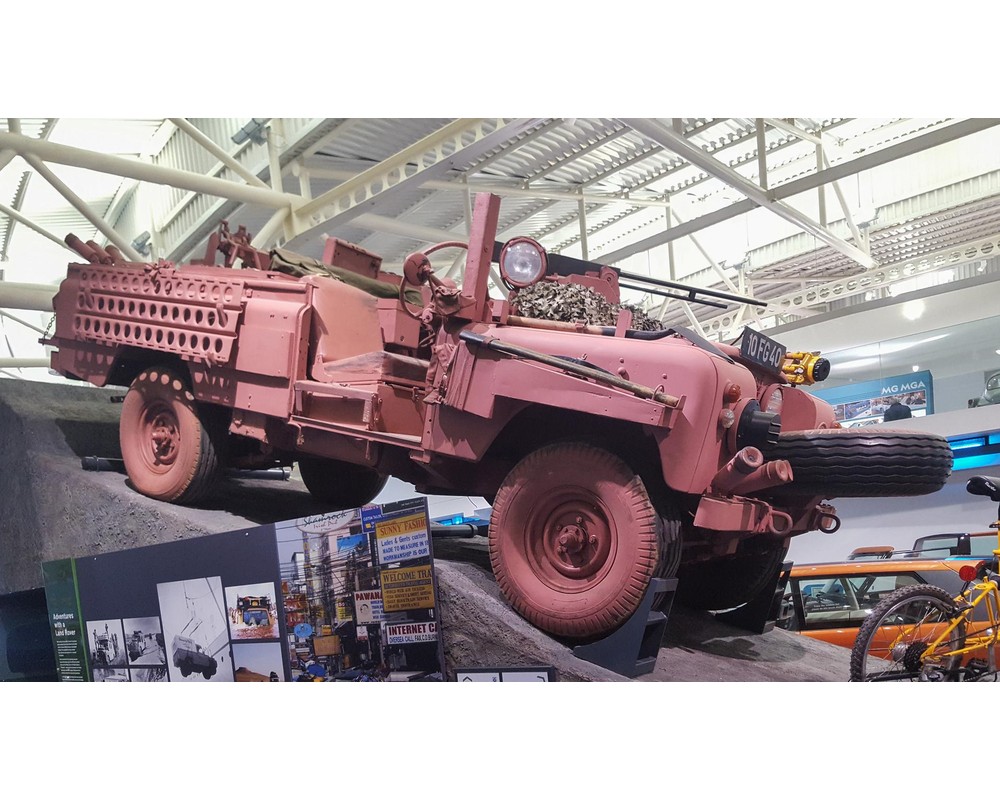 Lego Moc Land Rover Pink Panther By Theevilcactus Rebrickable