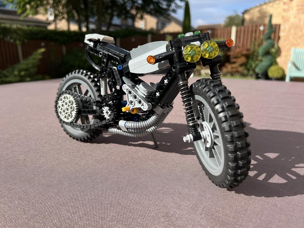 Lego Moc Cafe Racer Triple By S90sml Rebrickable Build With Lego