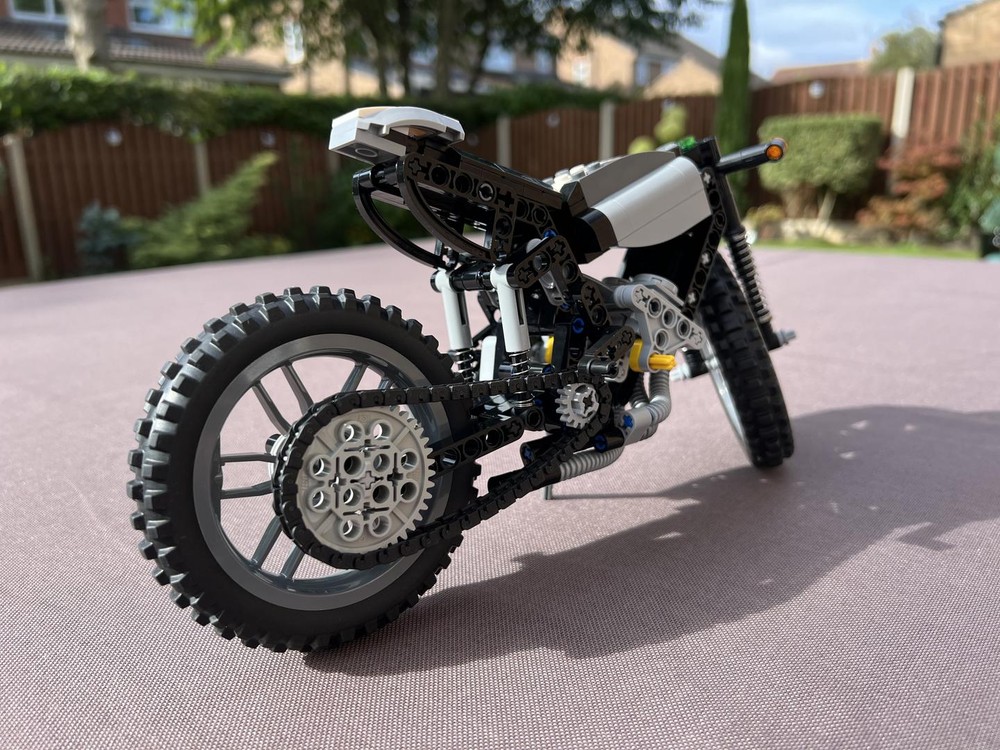 Lego Moc Cafe Racer Triple By S90sml Rebrickable Build With Lego