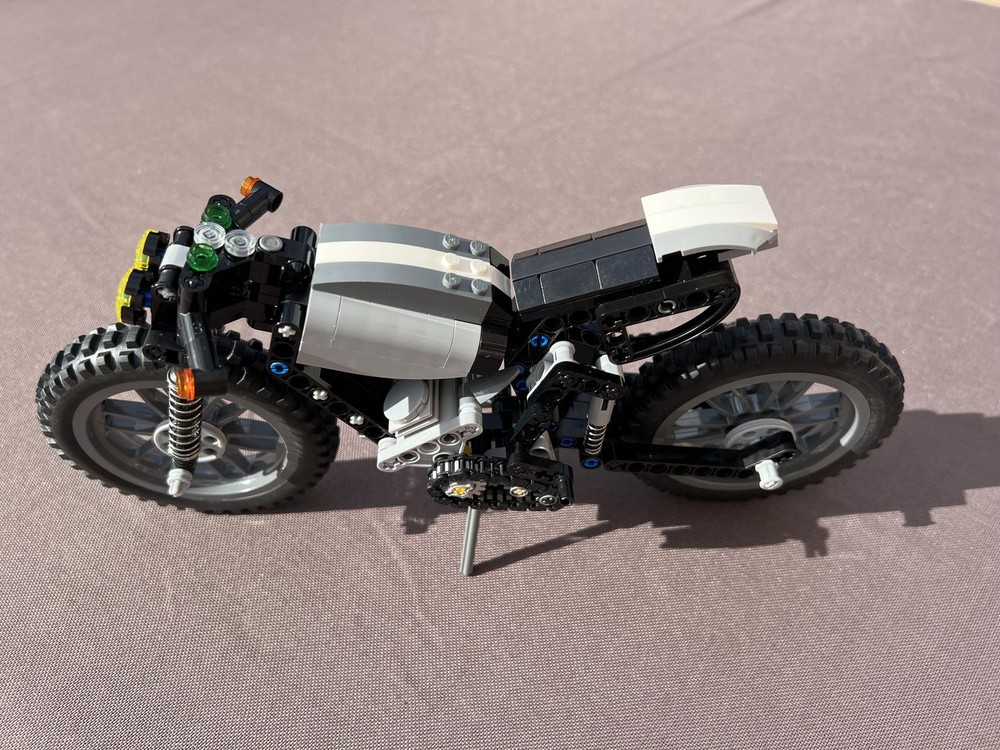 Lego Moc Cafe Racer Triple By S90sml Rebrickable Build With Lego
