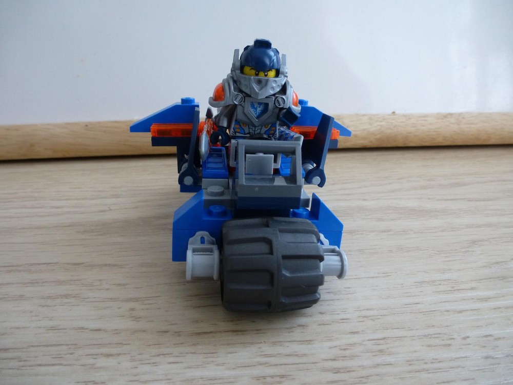 LEGO MOC Flying Clay motor by CornierJungle | Rebrickable - Build with LEGO