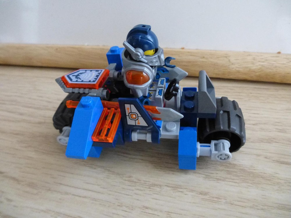 LEGO MOC Flying Clay motor by CornierJungle | Rebrickable - Build with LEGO