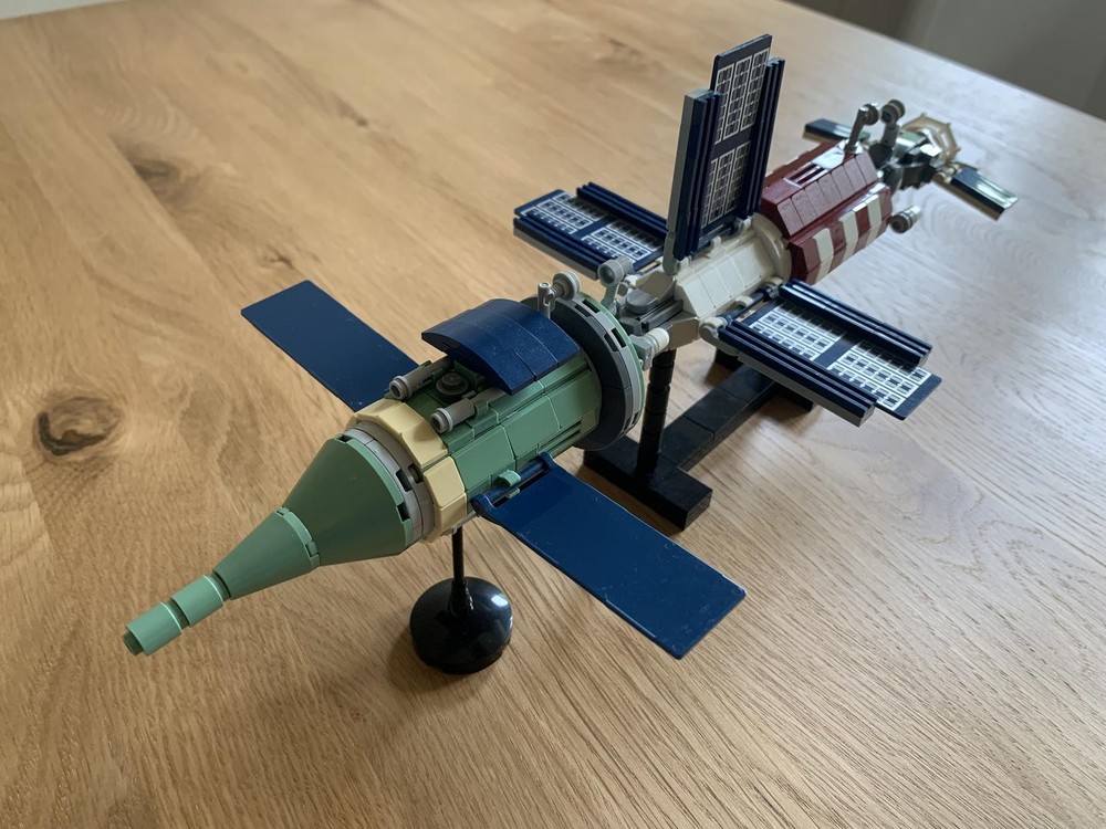 Lego Moc Salyut 7 Docking 1110 By Jonhull Rebrickable Build With