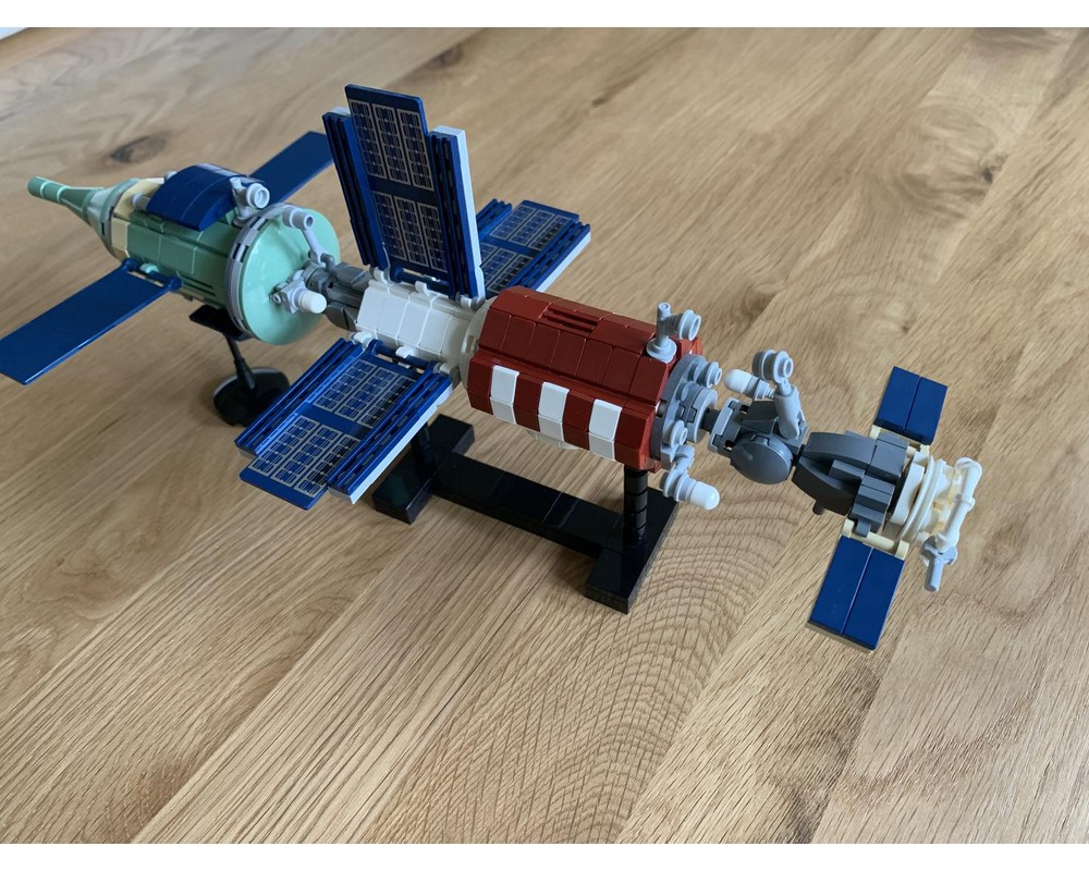 Lego Moc Salyut 7 Docking 1110 By Jonhull Rebrickable Build With