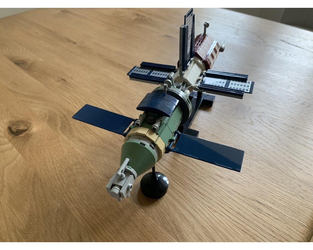 LEGO MOC Salyut 7 docking – 1:110 by JonHull | Rebrickable - Build with ...