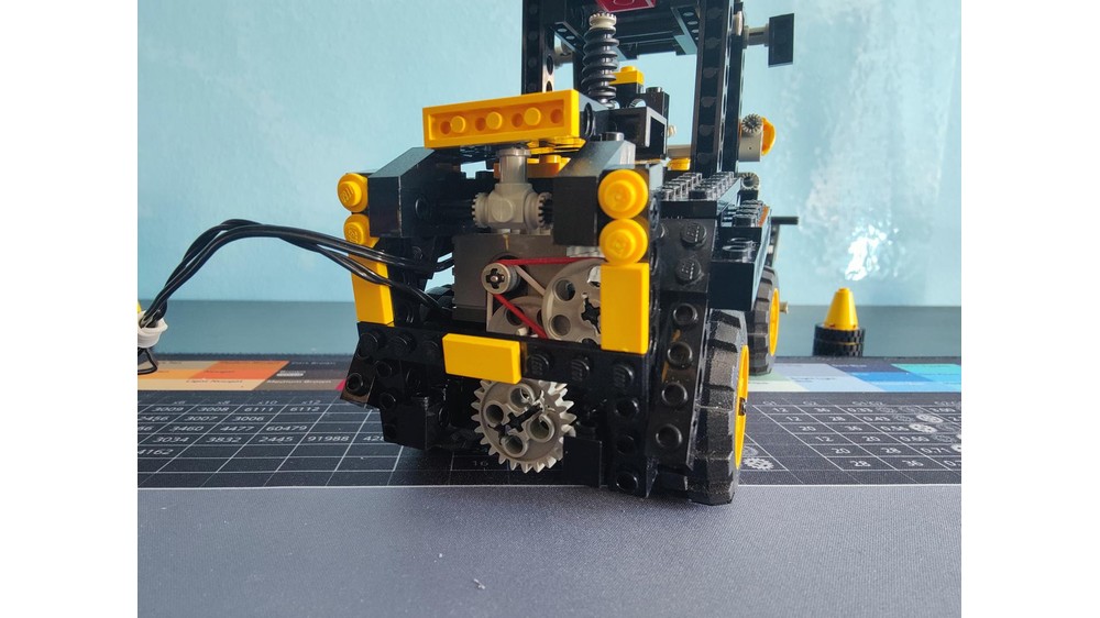 LEGO MOC 8082 E Model - Motorized Articulated Street Sweeper by ...