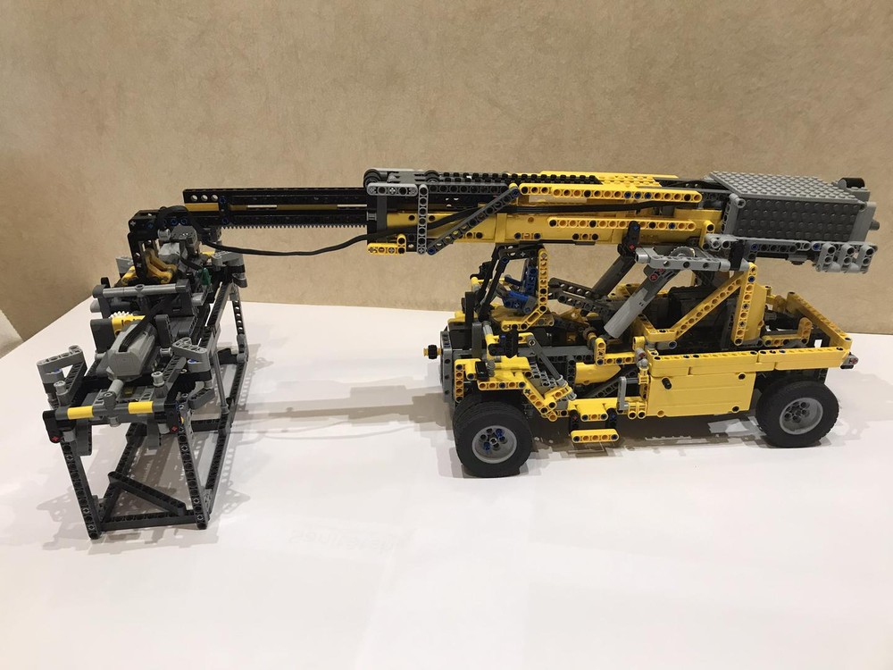 LEGO MOC RC container stacker based on LEGO B-model 42009 by Hinnerk ...