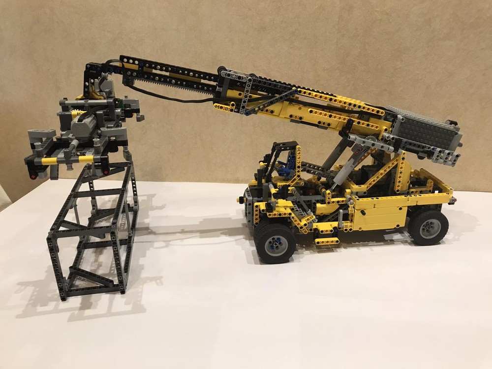 LEGO MOC RC container stacker based on LEGO B-model 42009 by Hinnerk ...