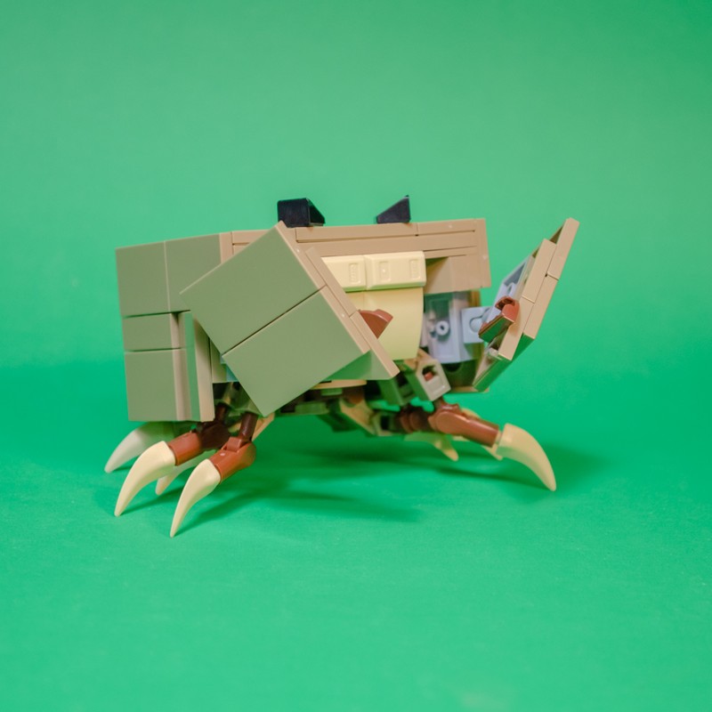 LEGO MOC Cardboard Box Crab by moptoptrev | Rebrickable - Build with LEGO