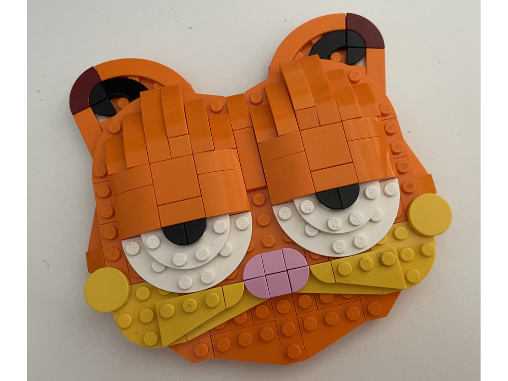 LEGO MOC Garfield by Meesterbram | Rebrickable - Build with LEGO
