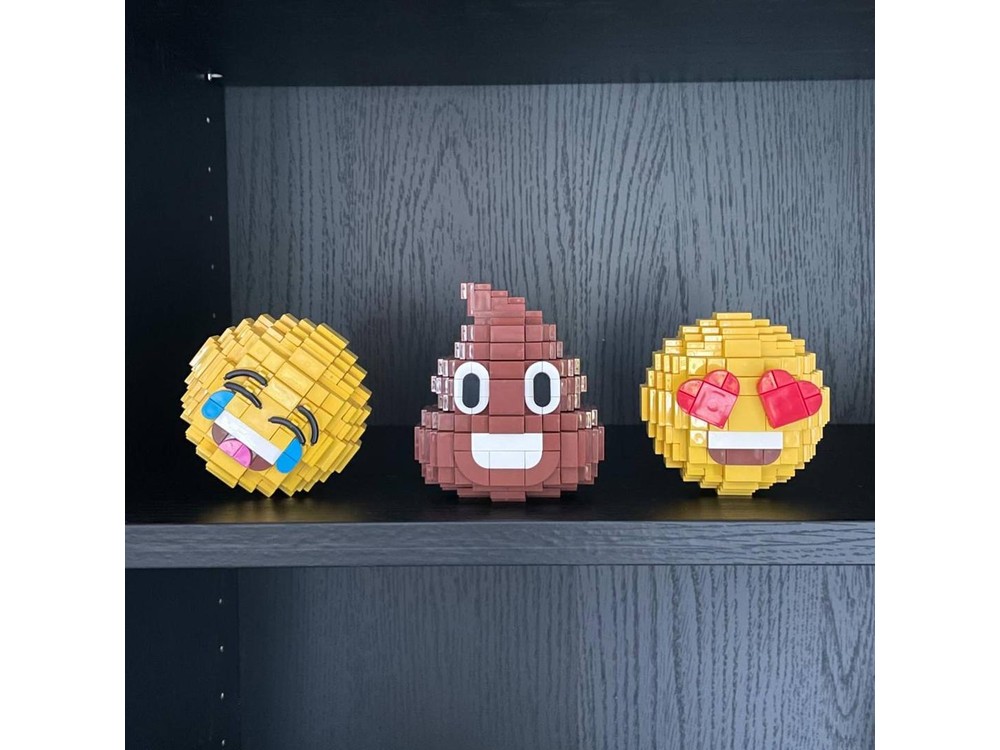 LEGO MOC Heart Eyes Emoji by BluePlaidBricks | Rebrickable - Build with ...