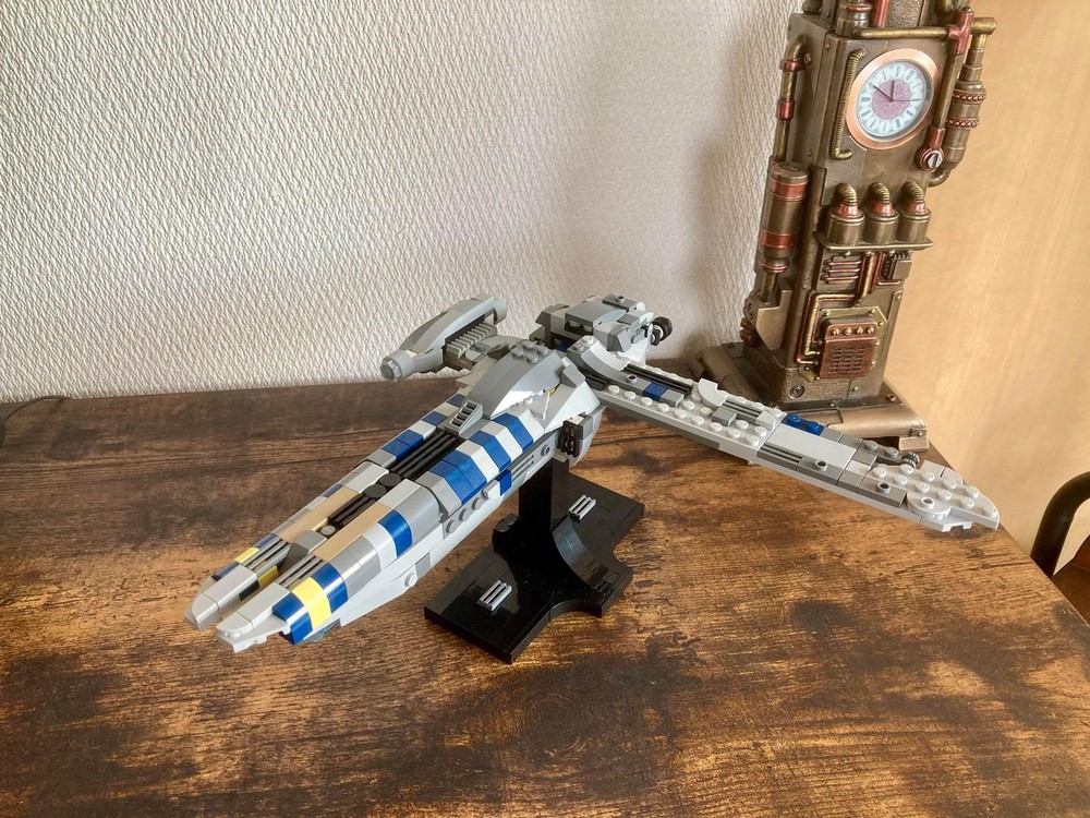 LEGO MOC Stinger Mantis Midi Scale by CreationCaravan (Brad Barber ...
