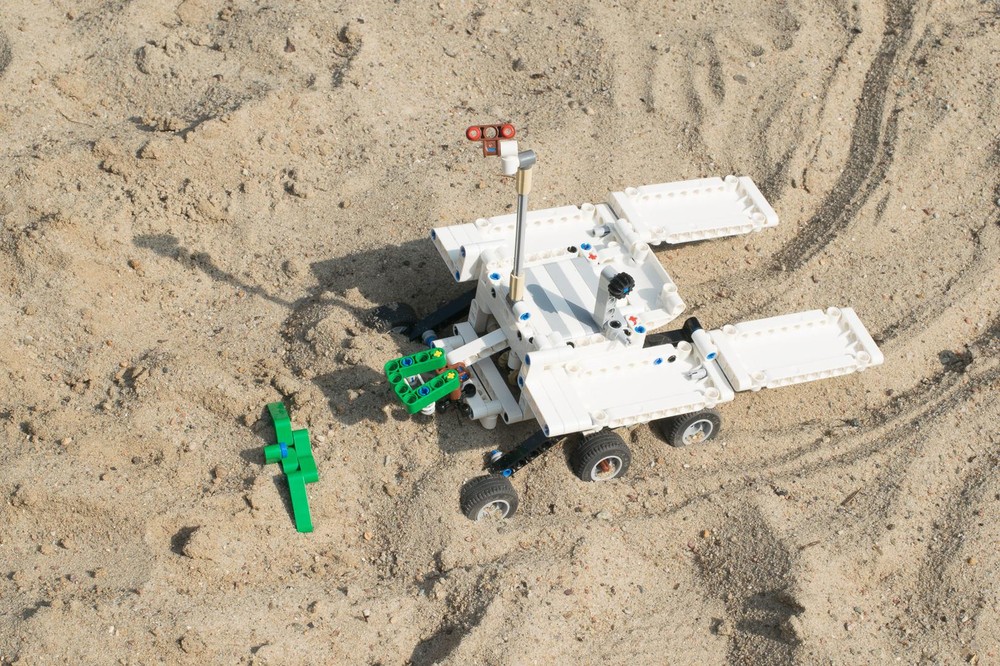 LEGO MOC 42167 Mars Rover by Rovel | Rebrickable - Build with LEGO