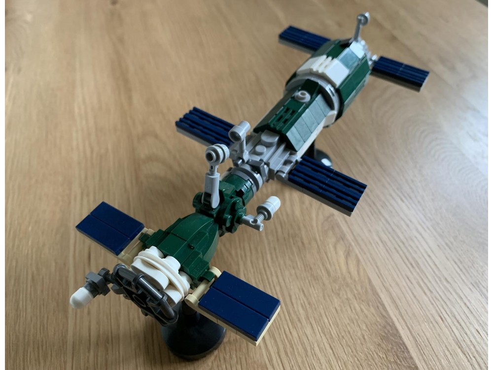 Lego Moc Salyut 1 Docking 1110 By Jonhull Rebrickable Build With