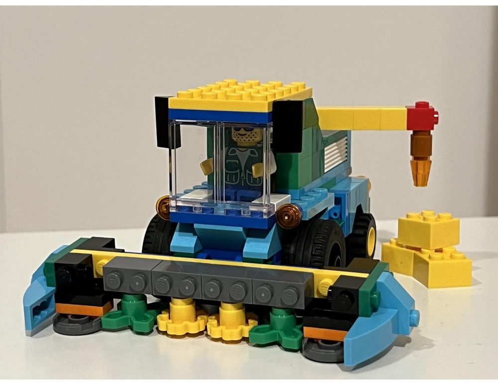 LEGO MOC 10698 - Harvester by ChiLegGodt | Rebrickable - Build with LEGO