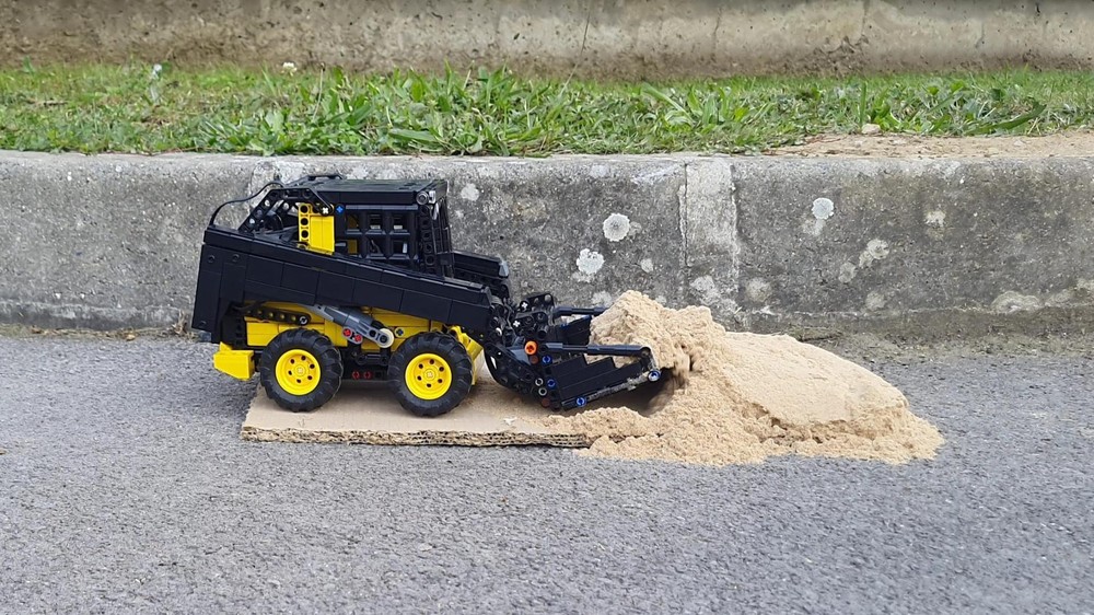 LEGO MOC John Deere Skid Steer Loader 332G by O.L.A_Tech | Rebrickable ...