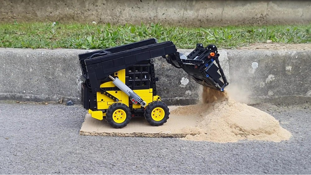 LEGO MOC John Deere Skid Steer Loader 332G by O.L.A_Tech | Rebrickable ...