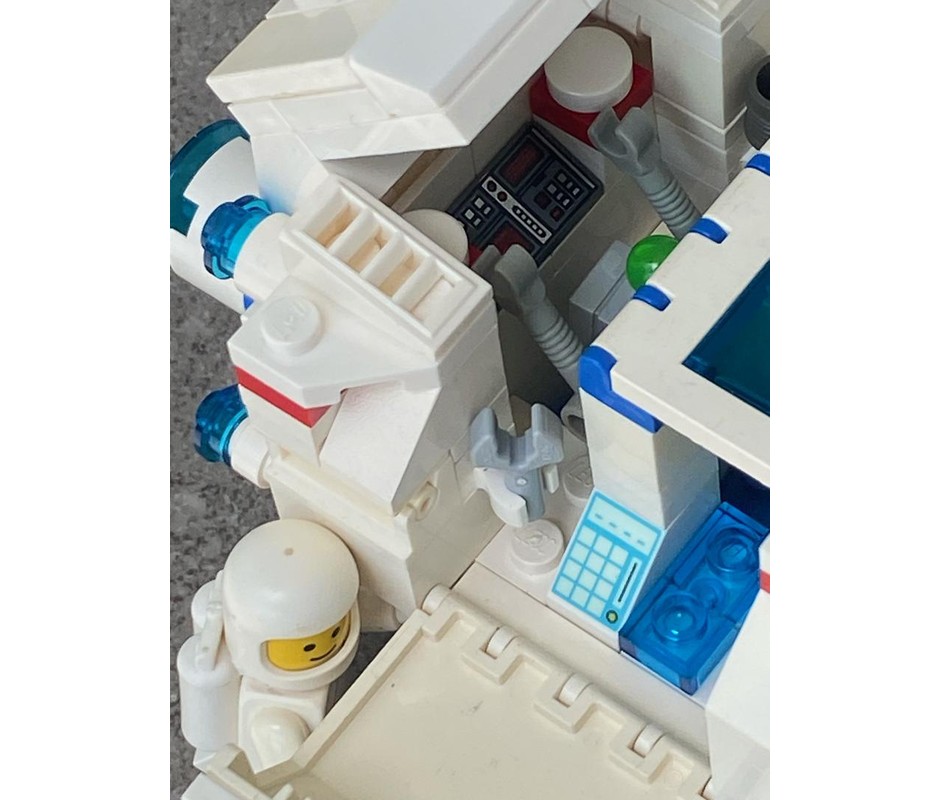 LEGO MOC Chad's Secret Spaceship by lu.tu.blacktron | Rebrickable ...