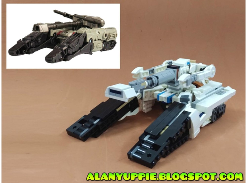LEGO MOC Megatron (Transformers One) using LEGO set 31152 by alanyuppie ...
