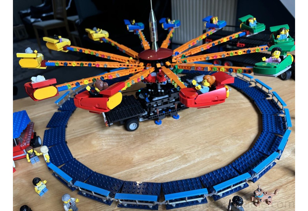 LEGO MOC Fairground Hurricane Jets ride by Gdale | Rebrickable - Build ...