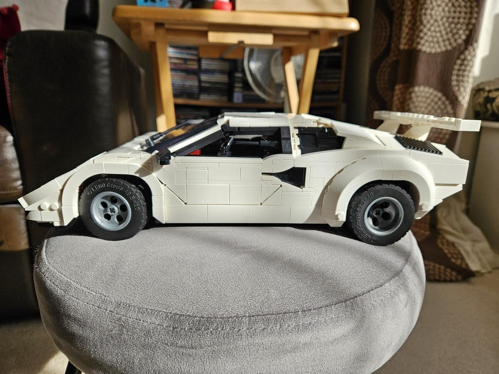 LEGO MOC Fixing the 10337 Countach by Brickmethis | Rebrickable - Build ...