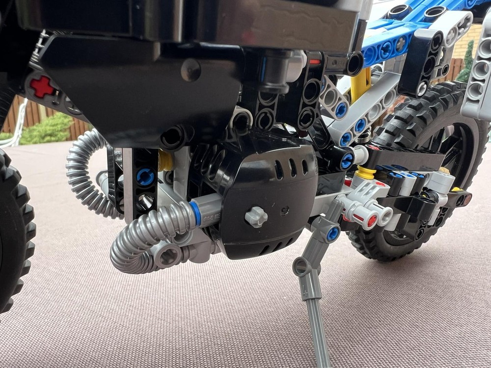 LEGO MOC BMW R 1200 GS Cylinder Heads by s90sml | Rebrickable - Build ...