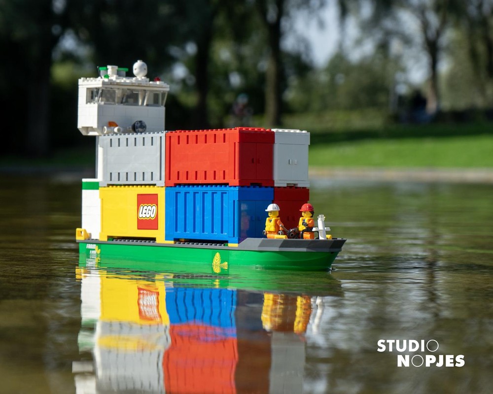 LEGO MOC Container Ship by Roloff | Rebrickable - Build with LEGO