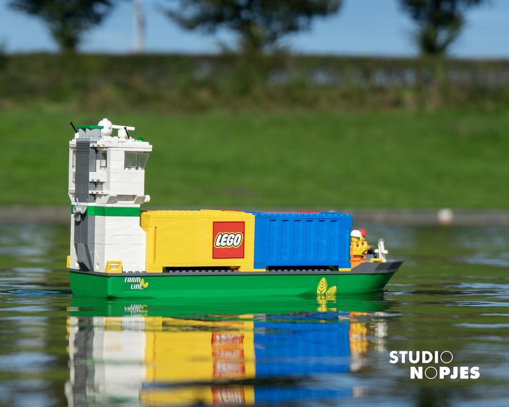 LEGO MOC Container Ship by Roloff | Rebrickable - Build with LEGO