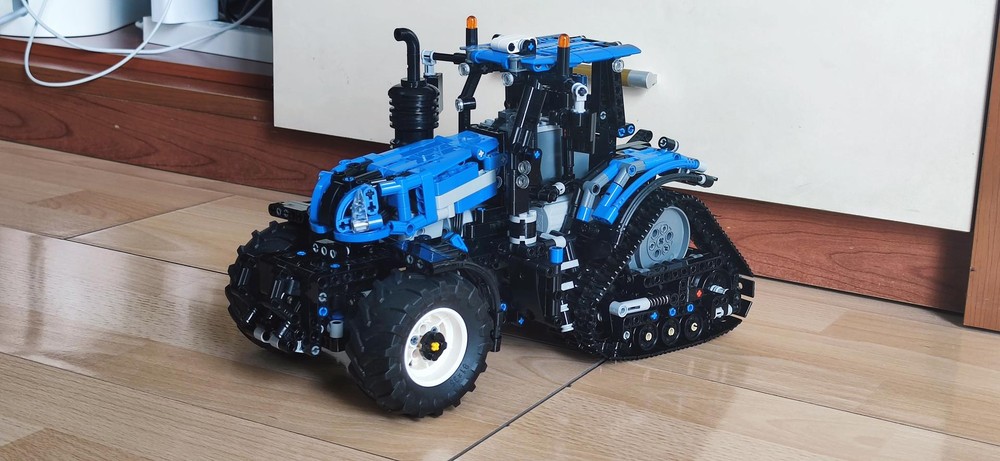 LEGO MOC New Holland T8 half track tractor (PF version) V2 by falconluan | Rebrickable - Build ...
