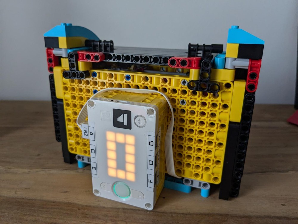 LEGO MOC Spike Prime Scrolling Ads panel by mareklew | Rebrickable ...