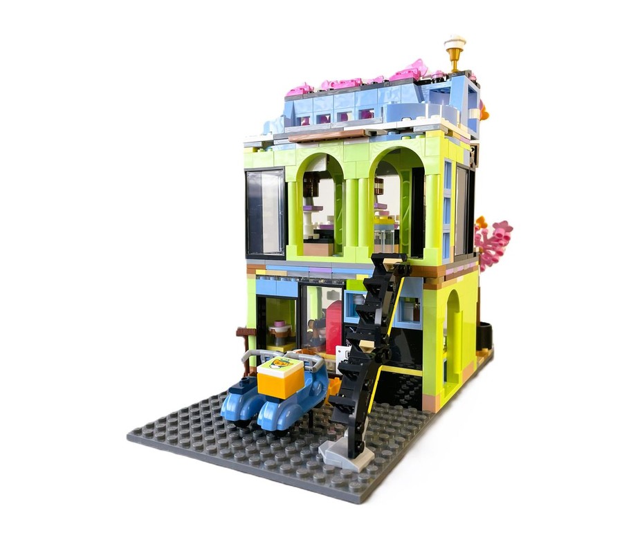 LEGO MOC Cafe & Cake Shop Modular Alternate build of 2x42618 Heartlake ...